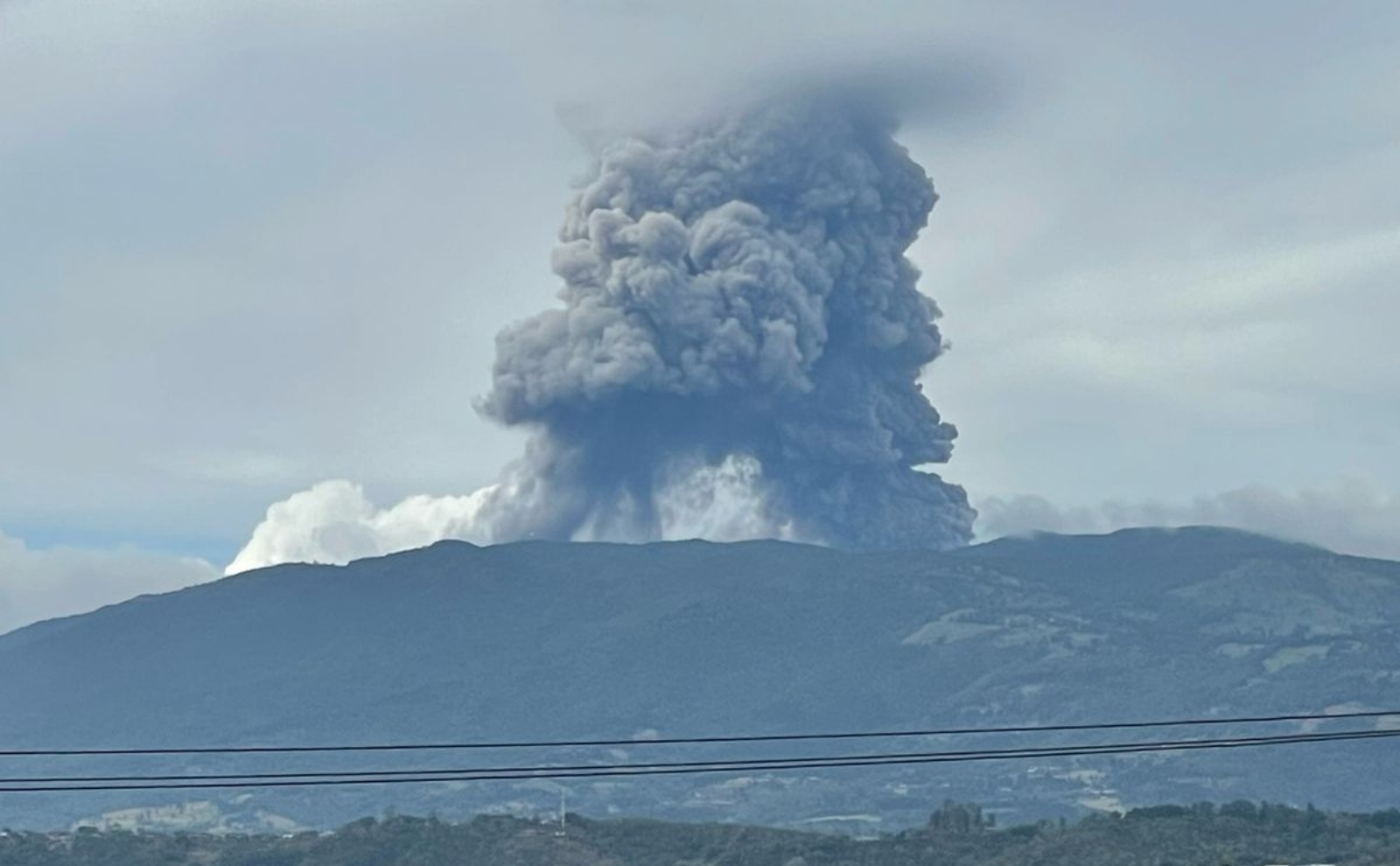 COSTA RICA: Imponen alerta roja sobre el volcán tico Poás | The Latin ...